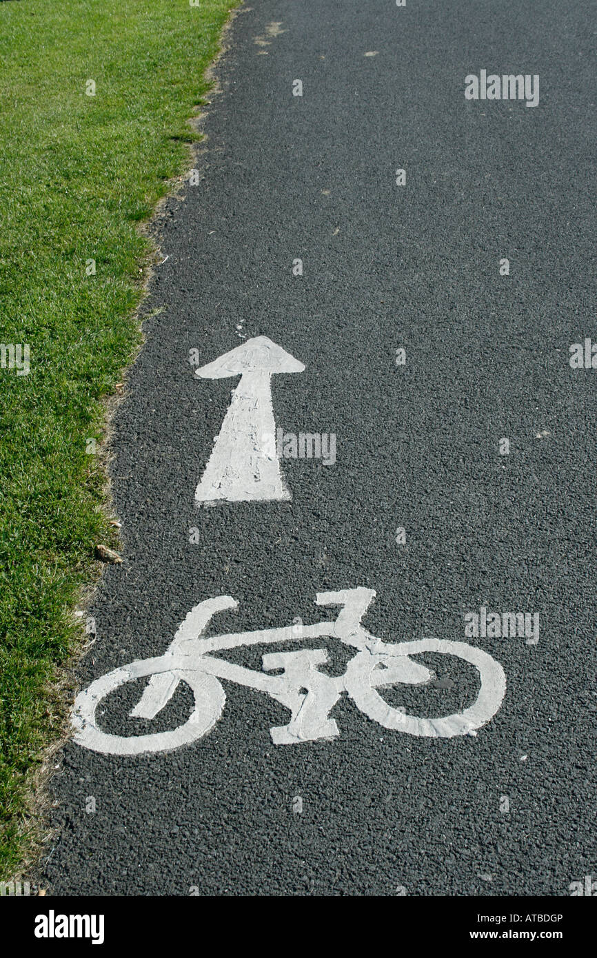 Painted bicycle symbol on cycling track Stock Photo - Alamy