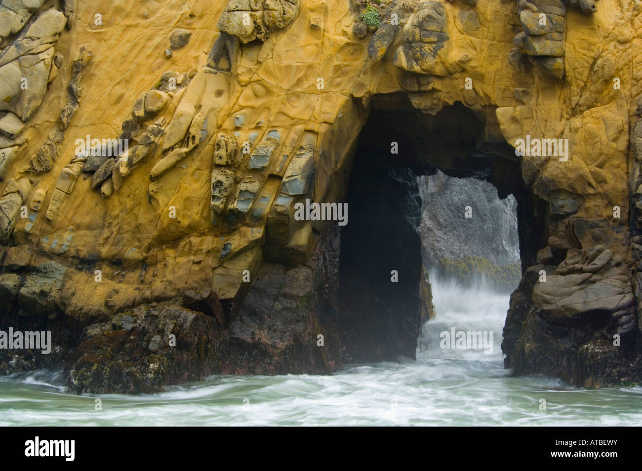 Waves washing through hole in coastal rock cliff at Pfeiffer Beach Big ...