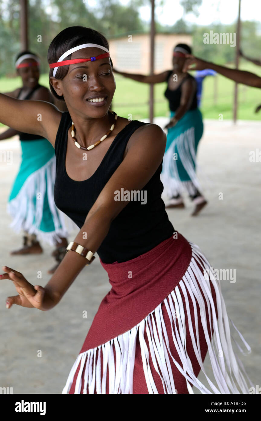 A traditional Intore woman dancer performs at the Museum of Butare in ...