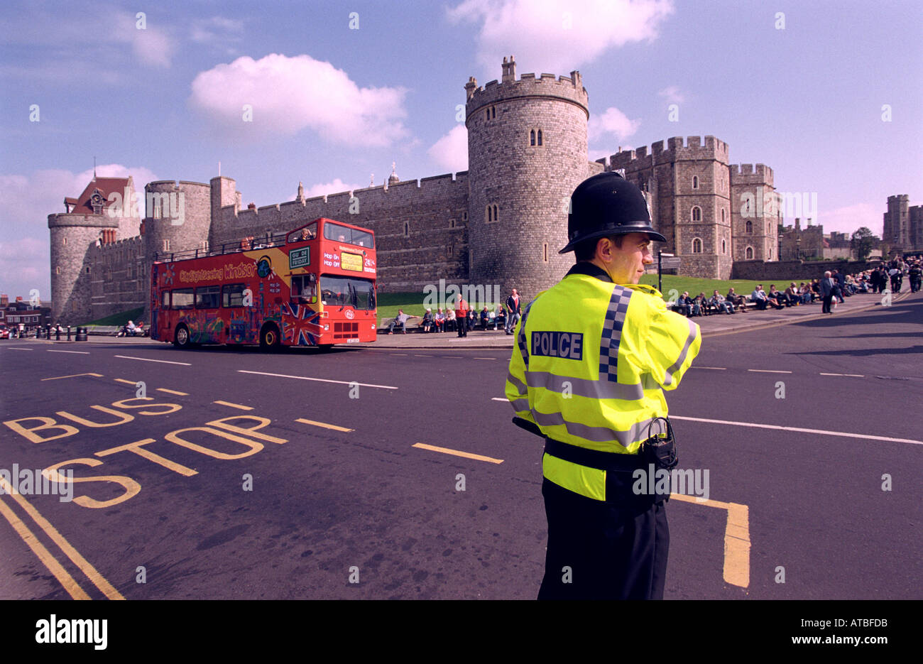Police outside Windsor Castle in Berkshire Britain UK Stock Photo - Alamy