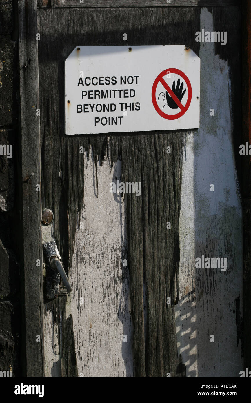 No entry beyond this point sign hi-res stock photography and images - Alamy