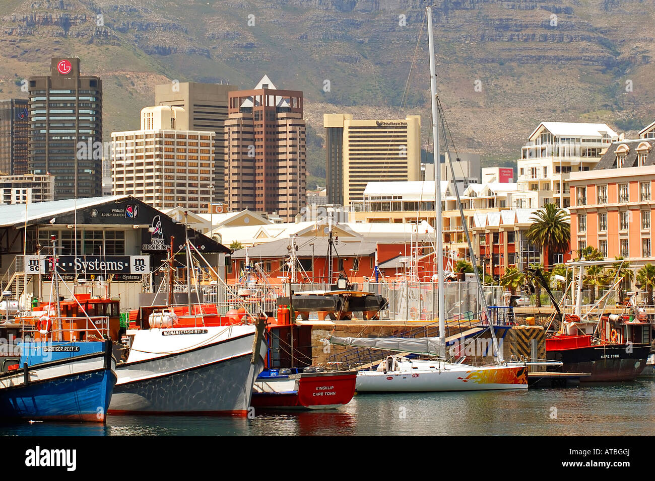 Cape town harbour ships hi-res stock photography and images - Alamy