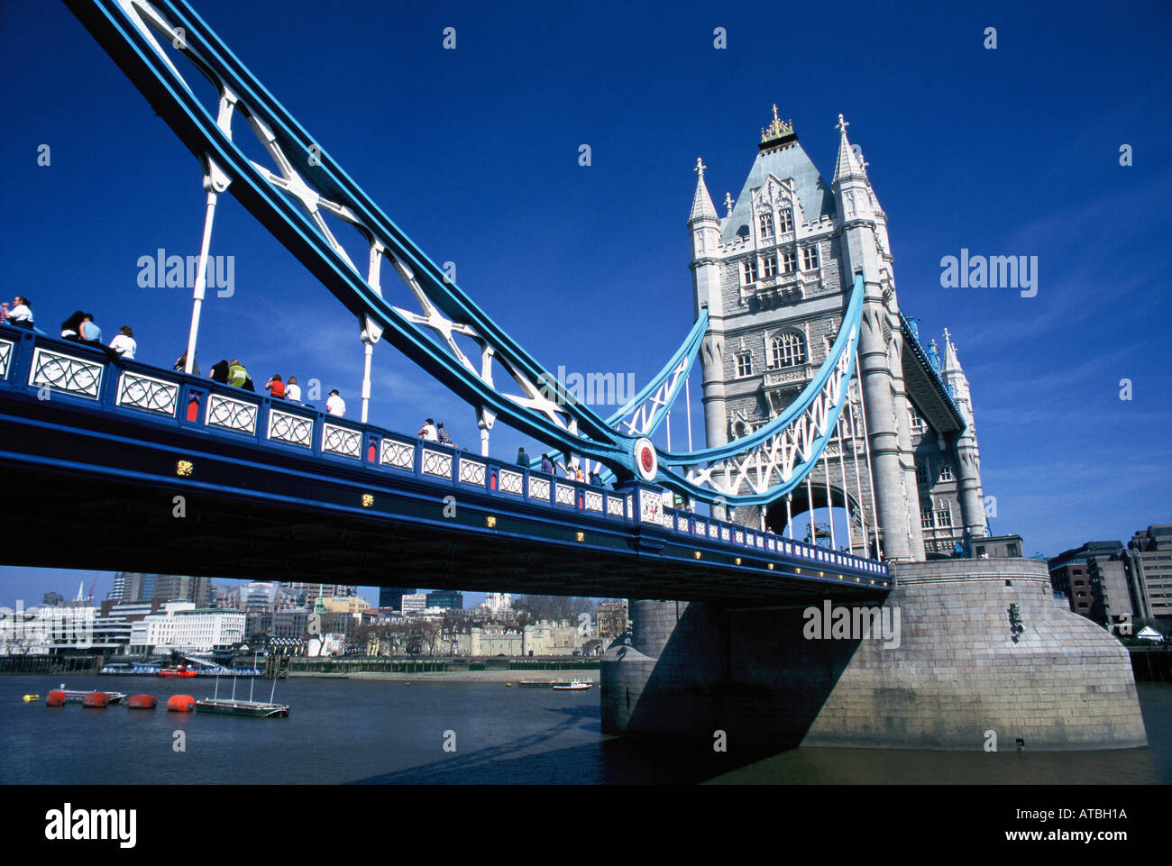 The london marathon, tower bridge hi-res stock photography and images ...