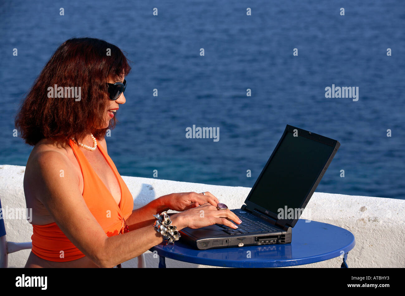 Dell computer woman hi-res stock photography and images - Alamy