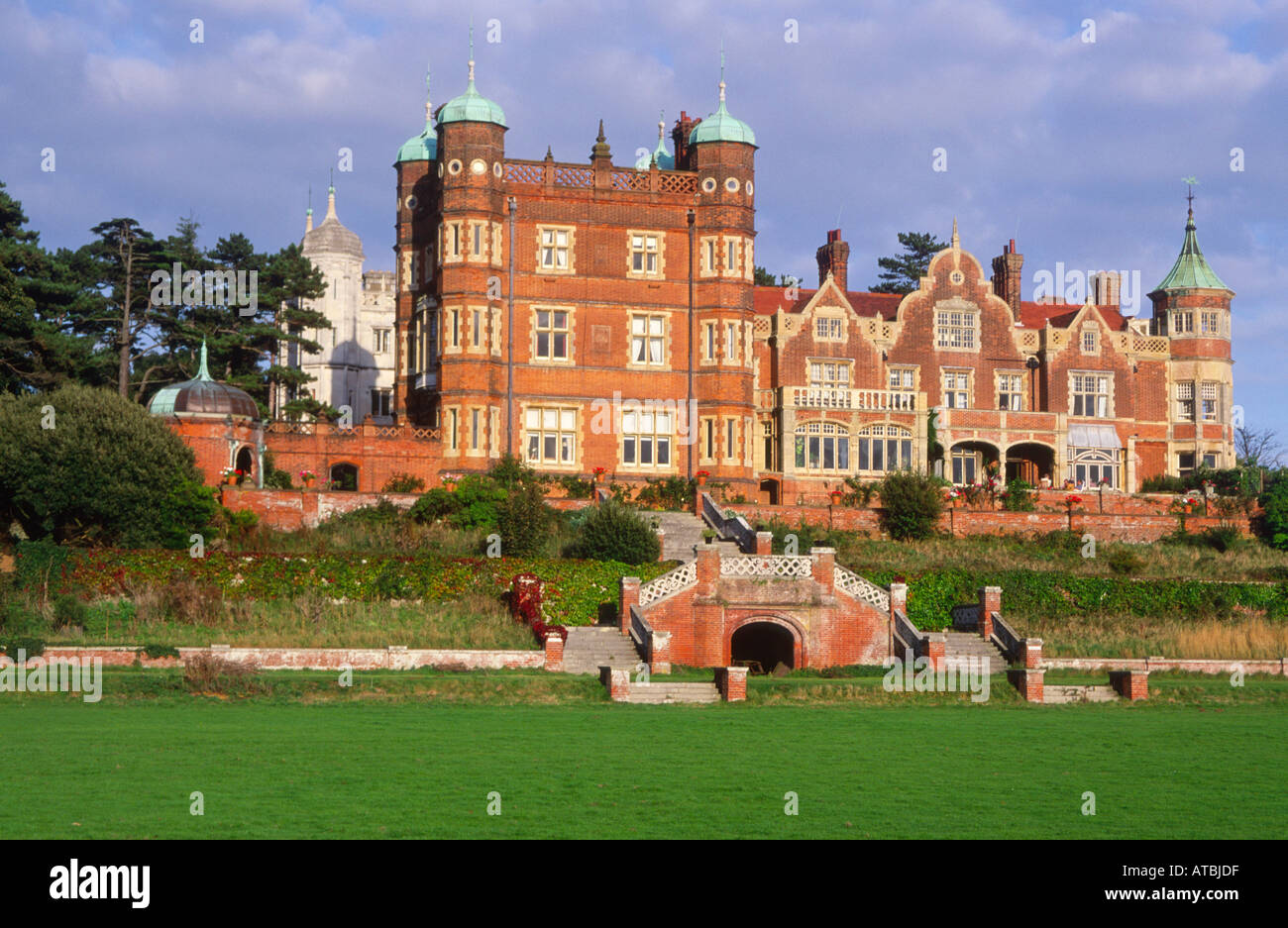 Victorian manor england hi-res stock photography and images - Alamy