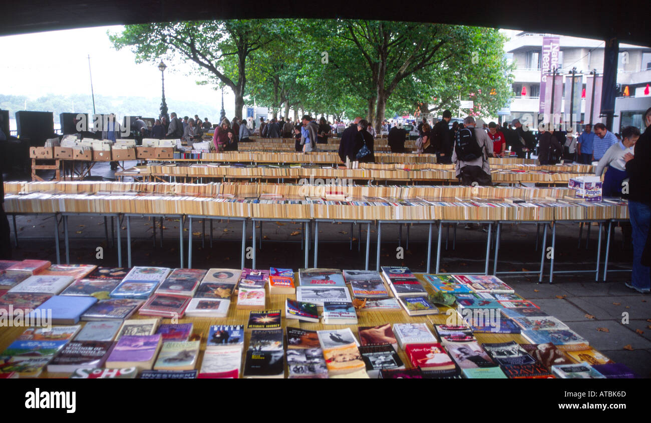 Southwark second hand book market London England Stock Photo - Alamy