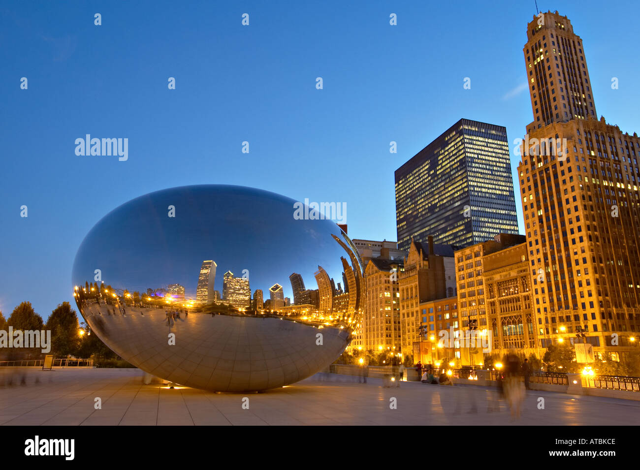 PARKS Chicago Illinois Cloud Gate sculpture in Millennium Park the Bean ...