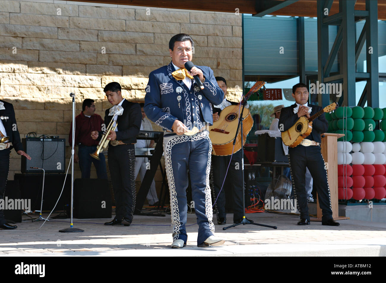 Mariachi band performing usa hi-res stock photography and images - Alamy
