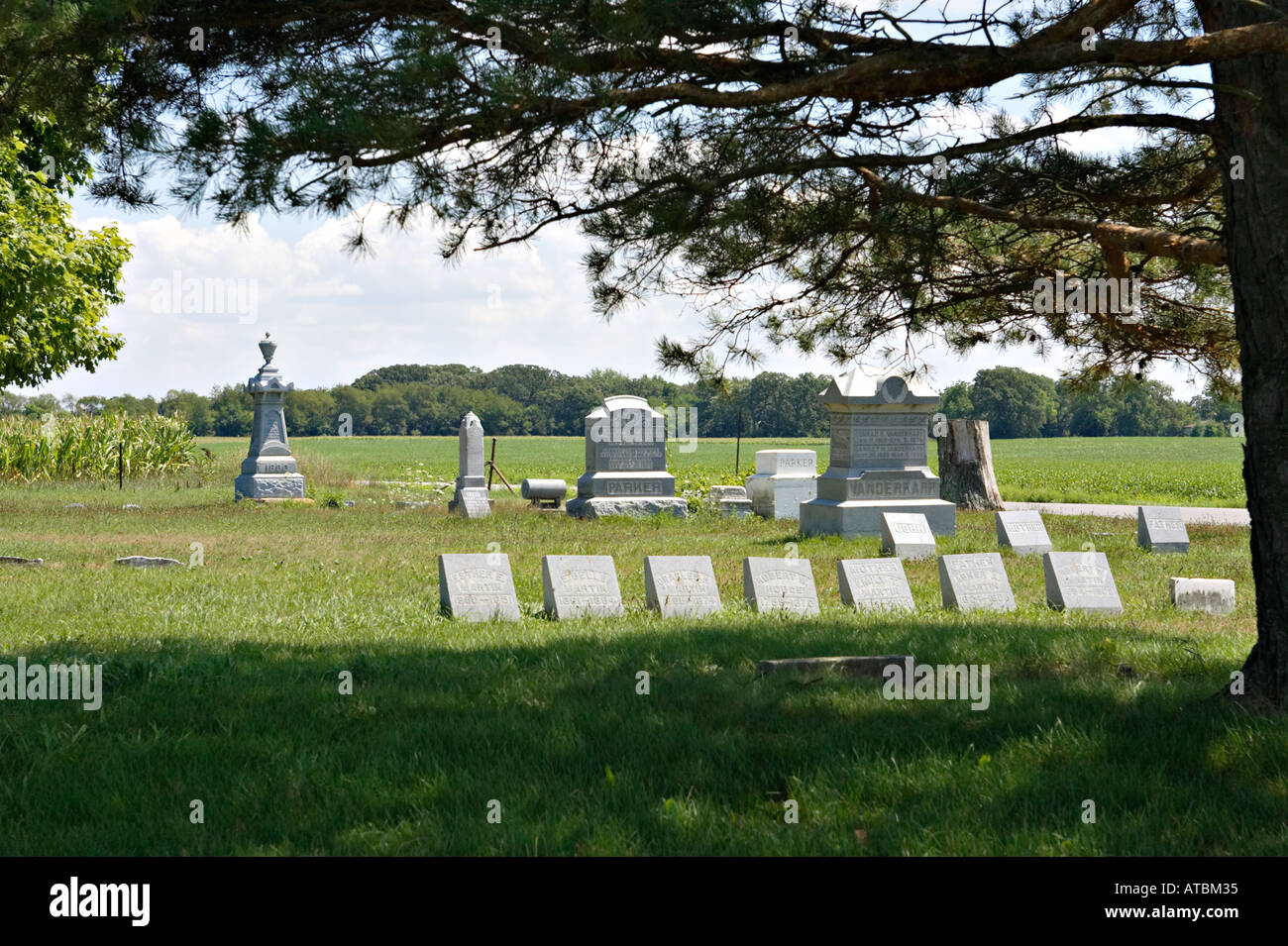 ILLINOIS Near Harvard Tombstones in small family cemetery plot ...