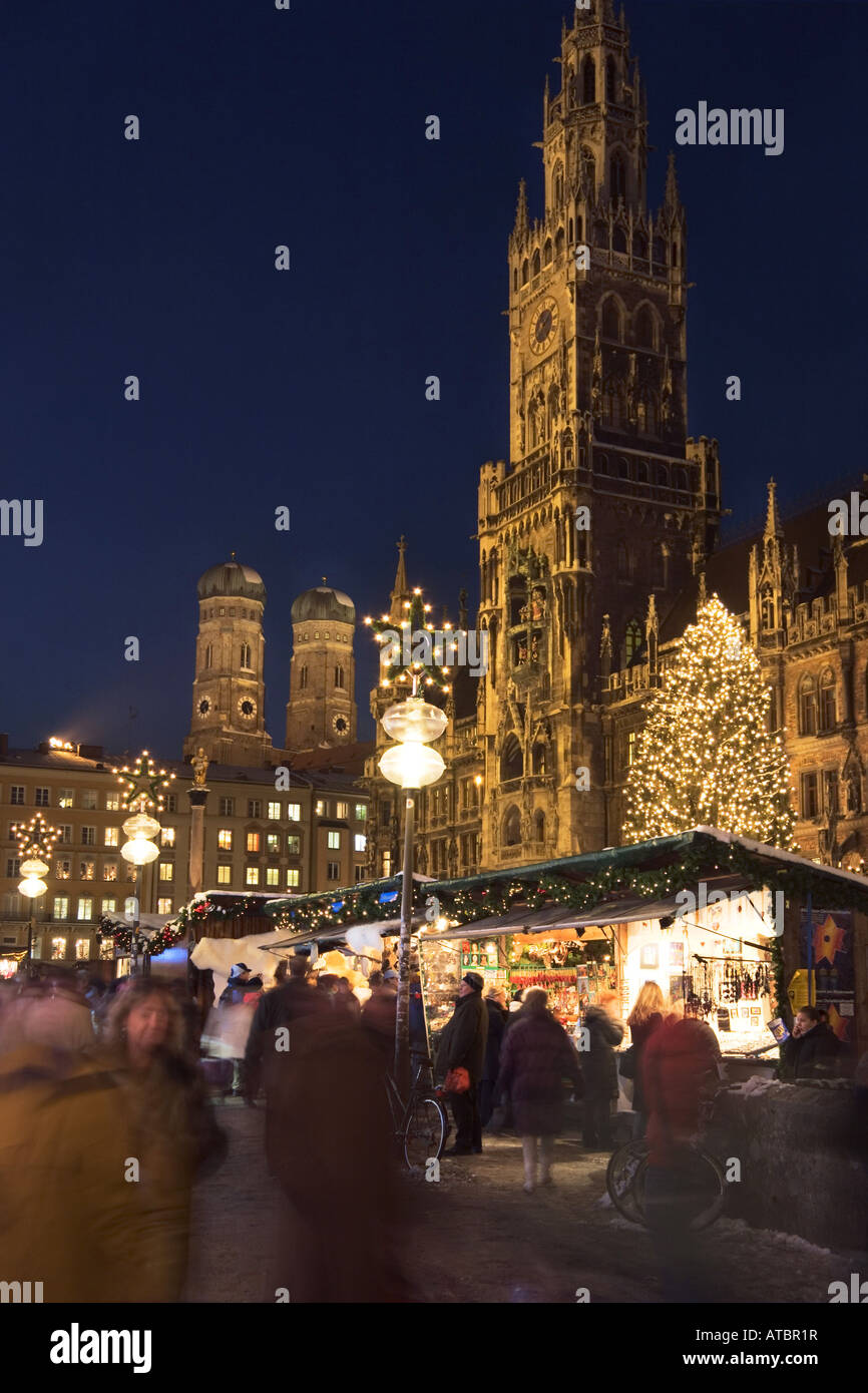 Evening mood at the munich christmas market on marienplatz hi-res stock ...