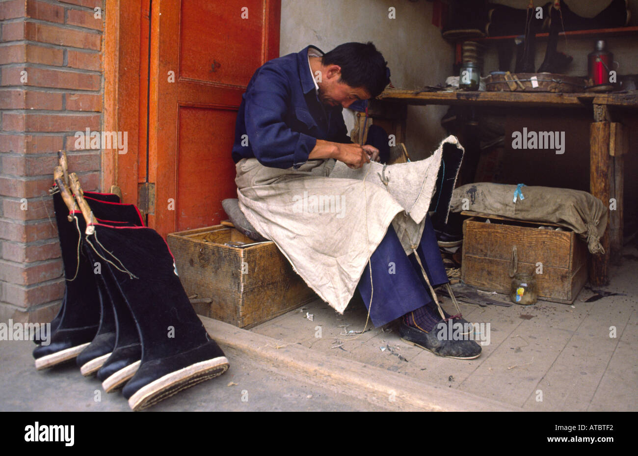 Chinese cobbler hi-res stock photography and images - Alamy