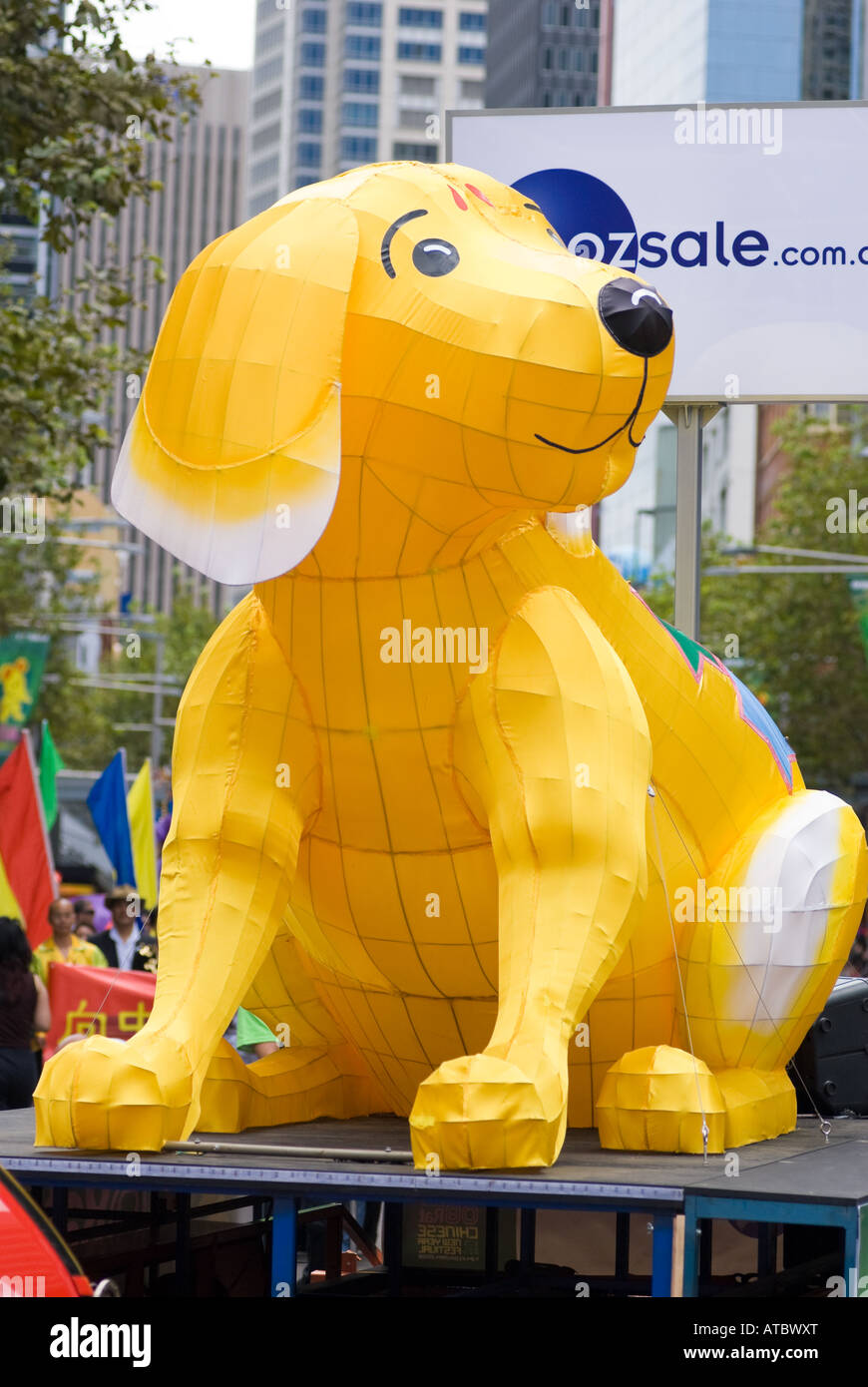 Dog shape parade float hi-res stock photography and images - Alamy