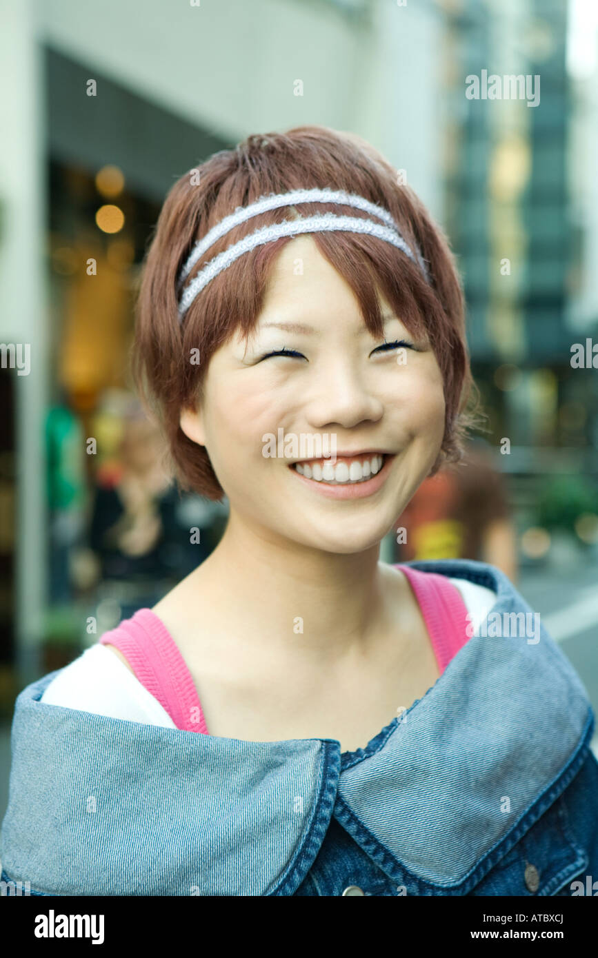 Young woman smiling at camera, portrait Stock Photo - Alamy