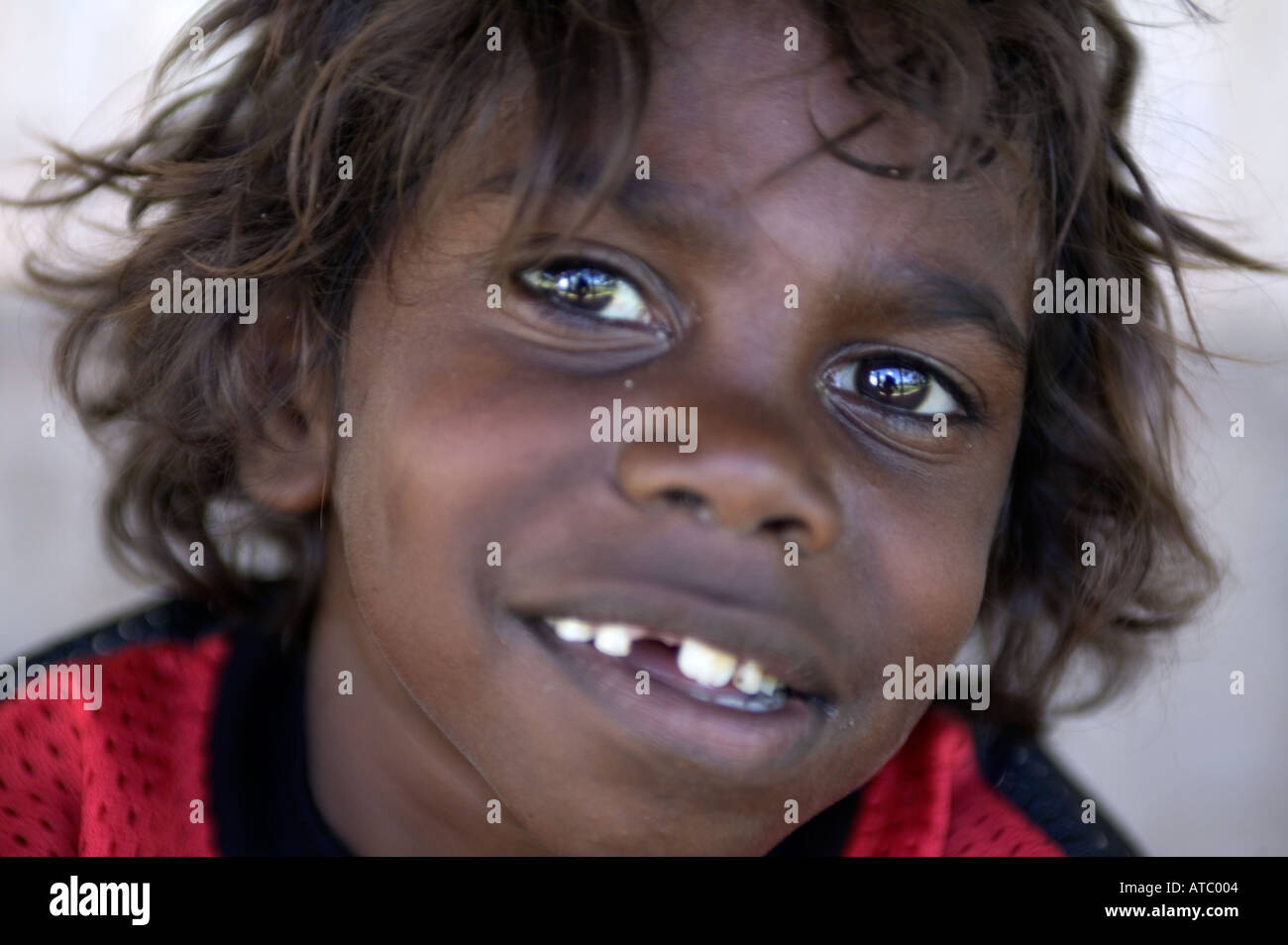 Australia outback aboriginal boy hi-res stock photography and images ...