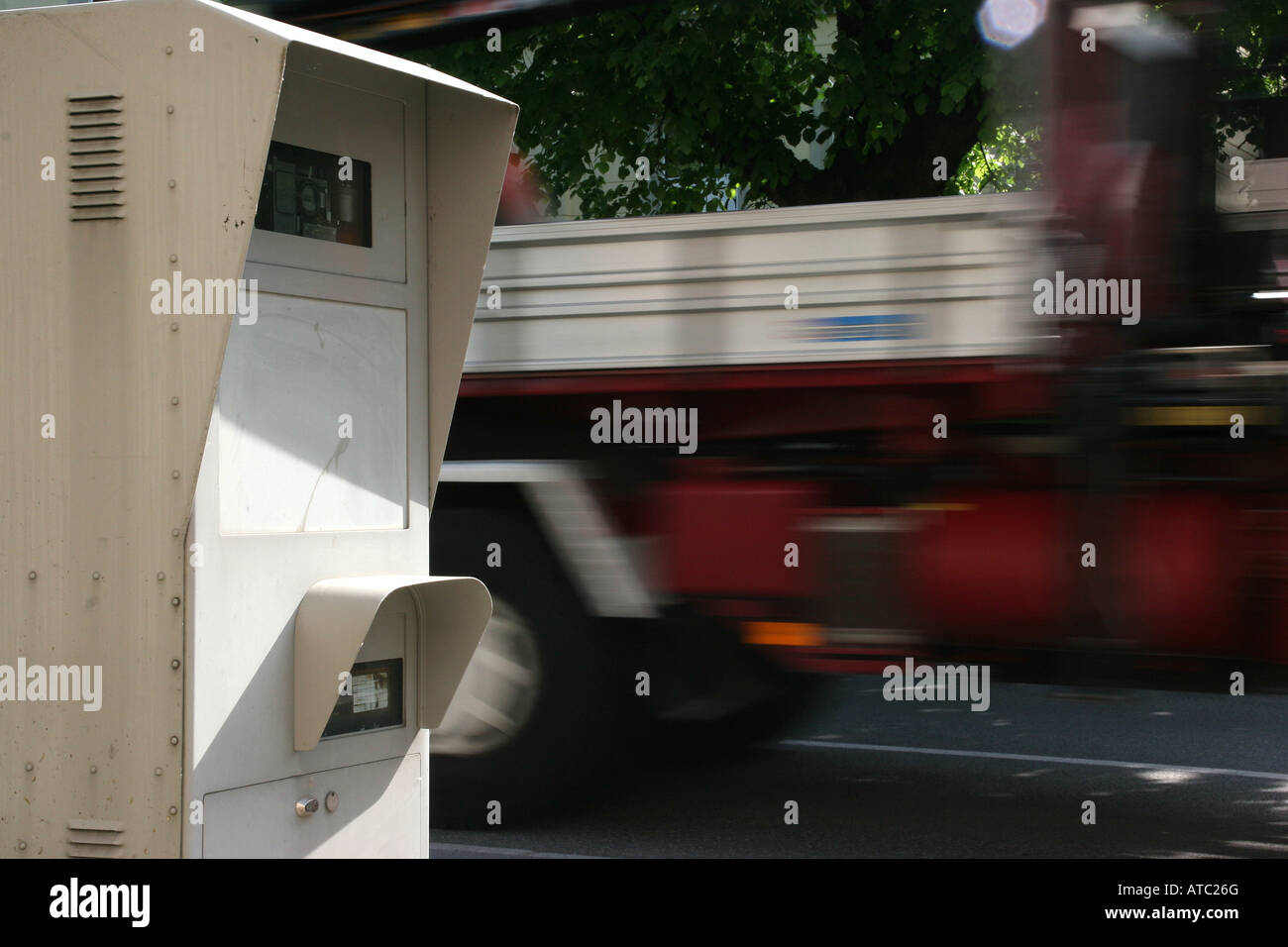 Radar speed displays hi-res stock photography and images - Alamy