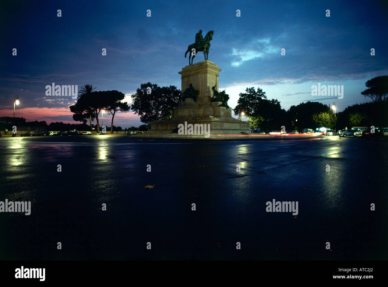 The green tree lined ridge of the Gianicolo where in the Piazza ...