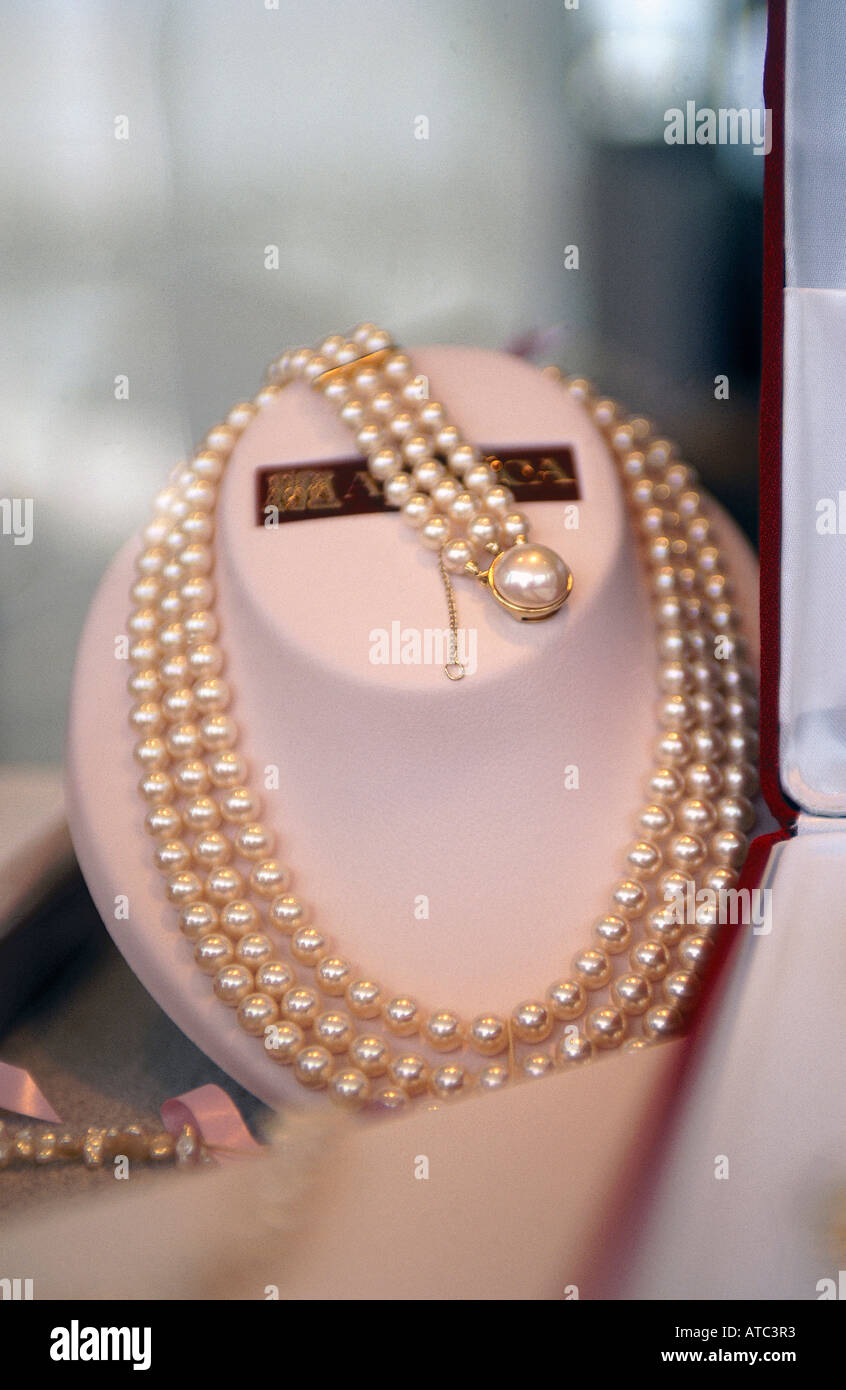 Manacor pearls hi-res stock photography and images - Alamy