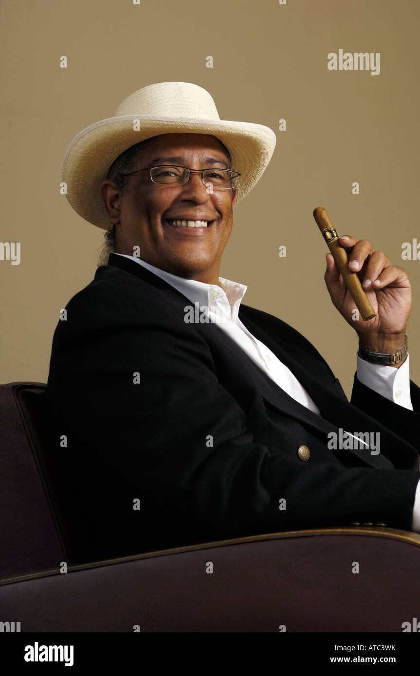 Cuban cigar aficionados hi-res stock photography and images - Alamy