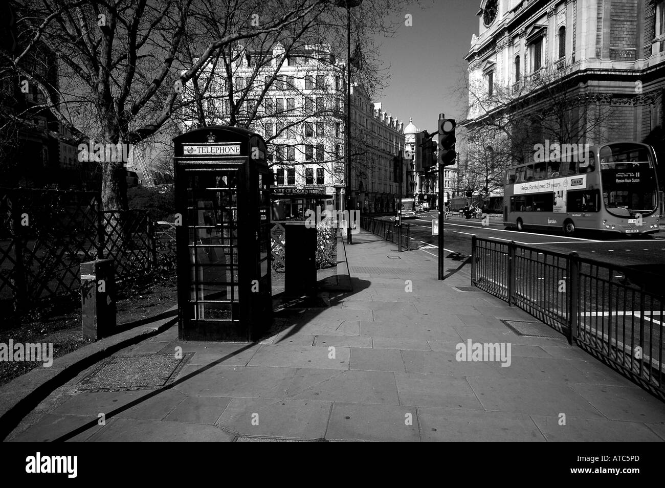 London pavement Black and White Stock Photos & Images - Alamy
