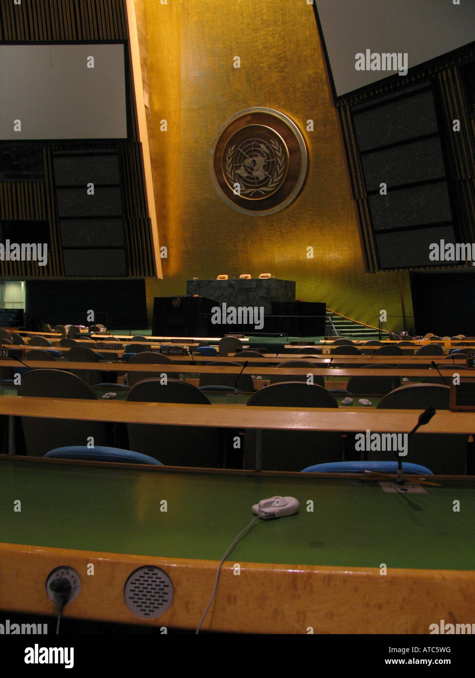 Interior united nations headquarter hi-res stock photography and images ...