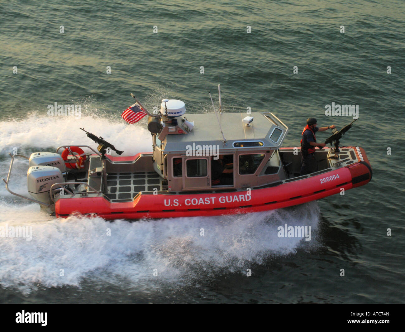 Speedboat of US Coast Guards with machine gun on Hudson River, USA ...