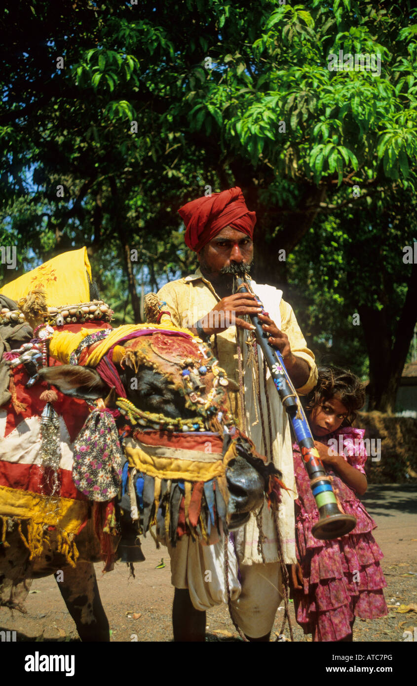 India street musicians hi-res stock photography and images - Alamy