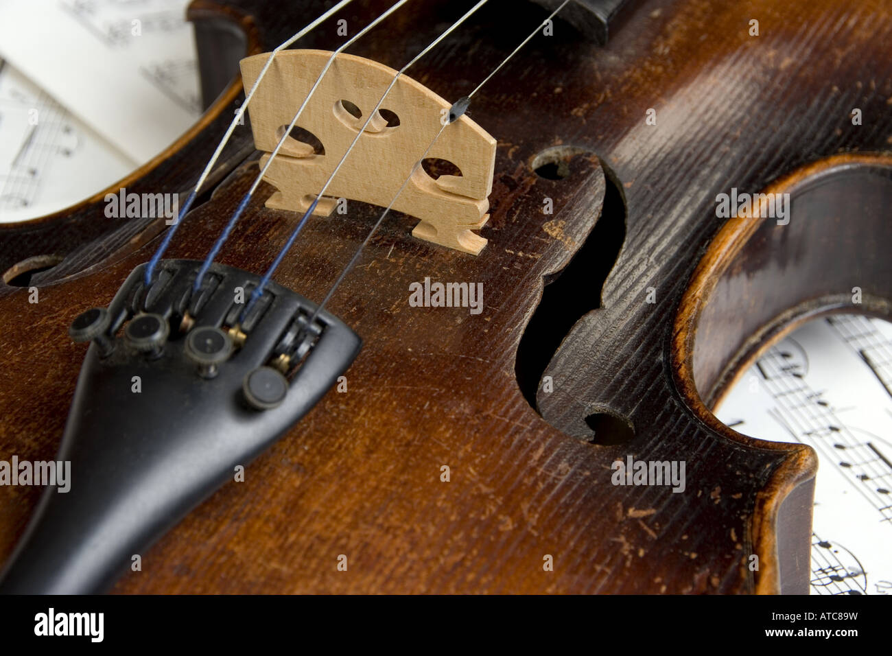 violin with sheet music, section Stock Photo - Alamy