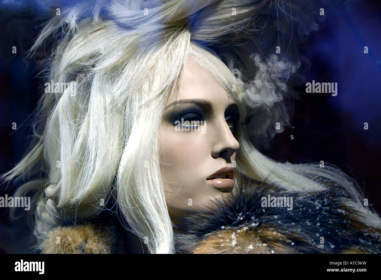 Display manikin hi-res stock photography and images - Alamy