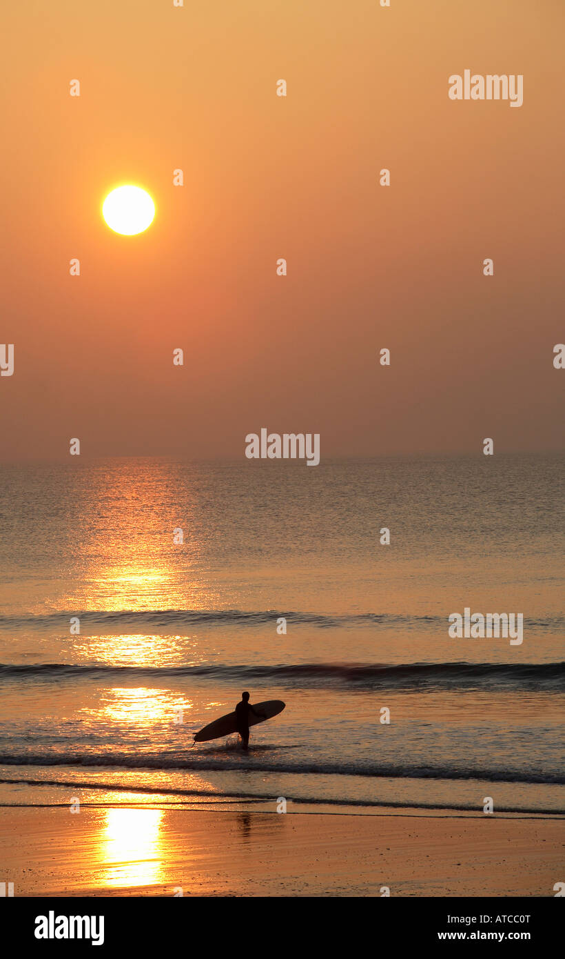Surfer shadow hi-res stock photography and images - Alamy