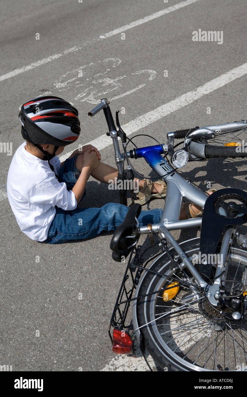 Children in the traffic Stock Photo - Alamy