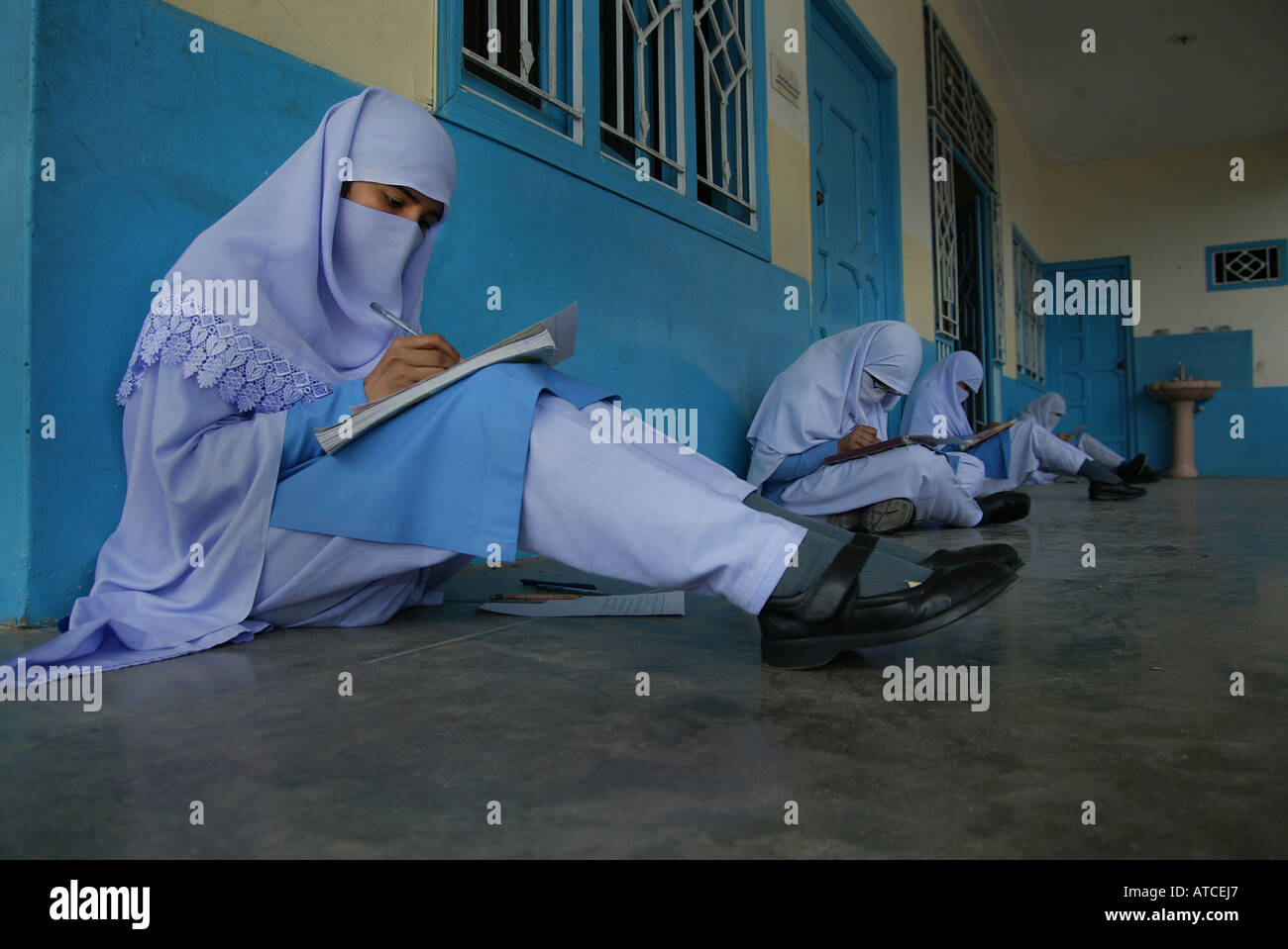 school with students in Pakistan Stock Photo - Alamy