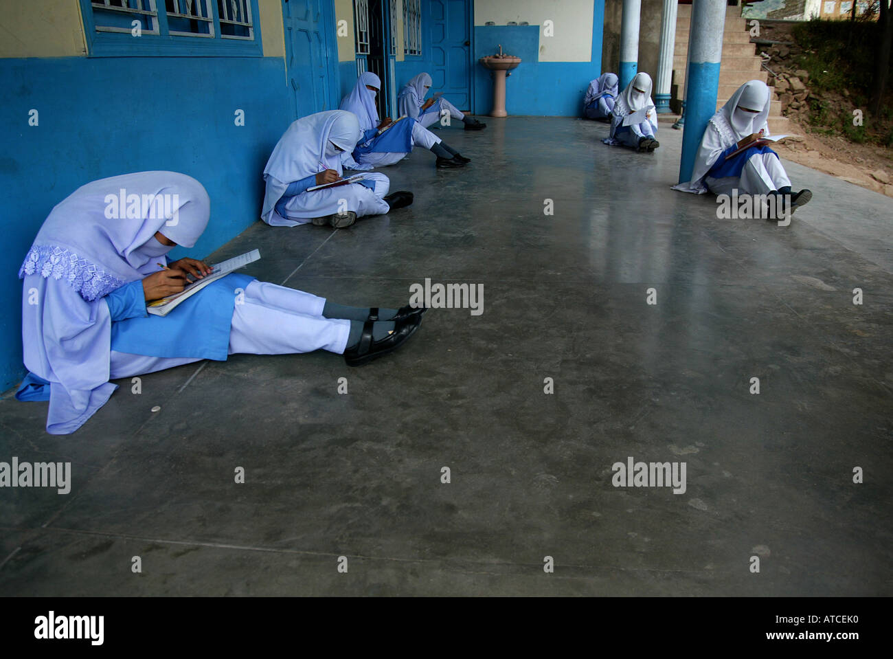 school with students in Pakistan Stock Photo - Alamy