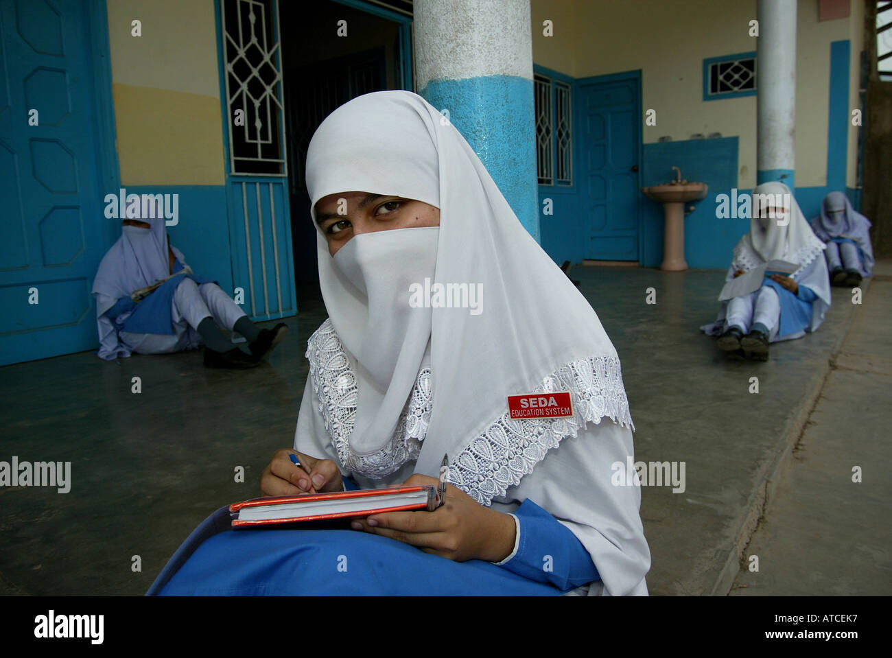 school with students in Pakistan Stock Photo - Alamy