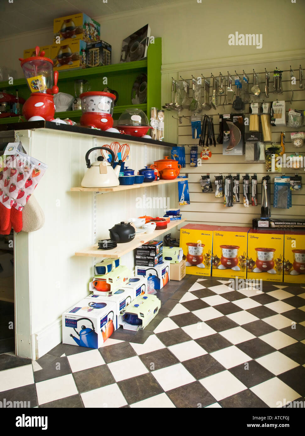Household goods Shop display, Le Creuset Stock Photo - Alamy