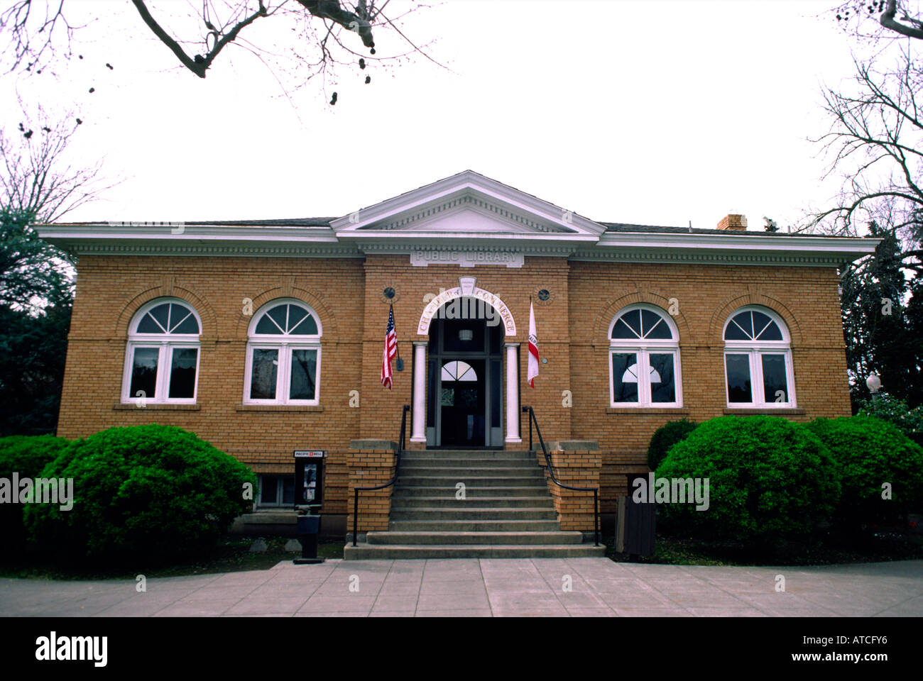 Sonoma Valley Visitors Bureau in Sonoma Plaza's old Library building ...