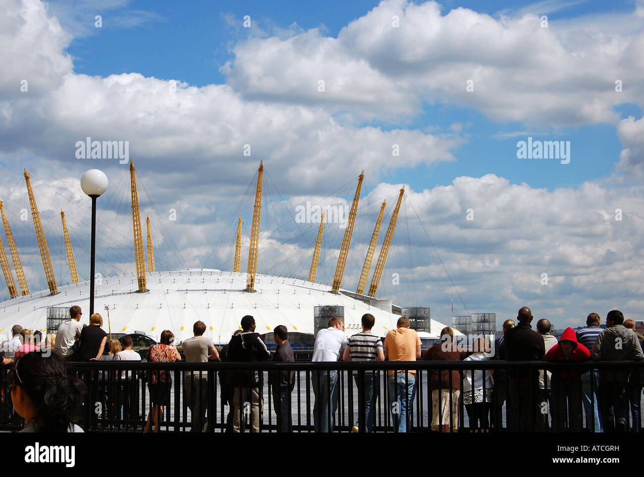 O2 arena crowds hi-res stock photography and images - Alamy