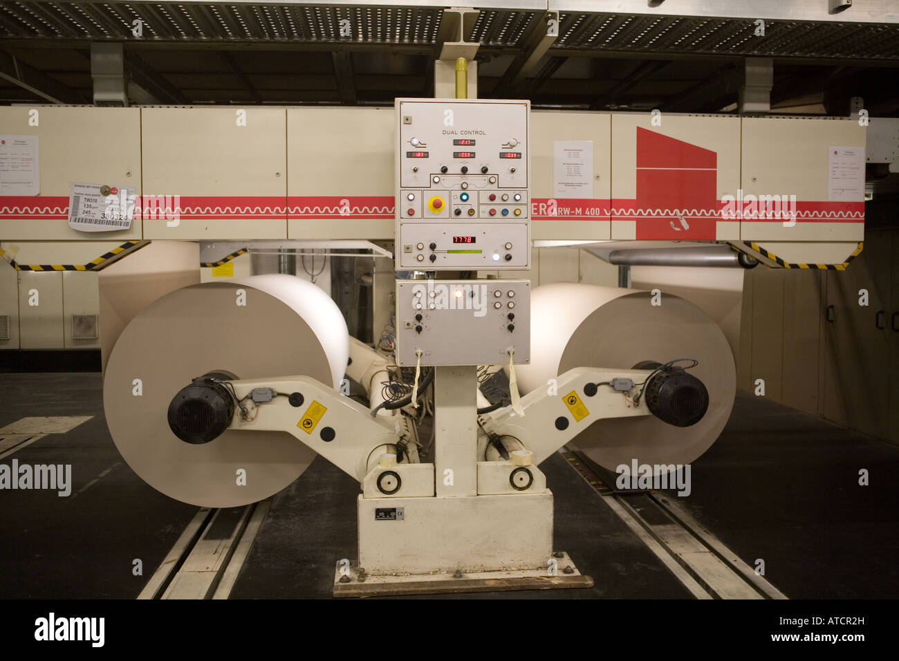 Production of corrugated board hi-res stock photography and images - Alamy