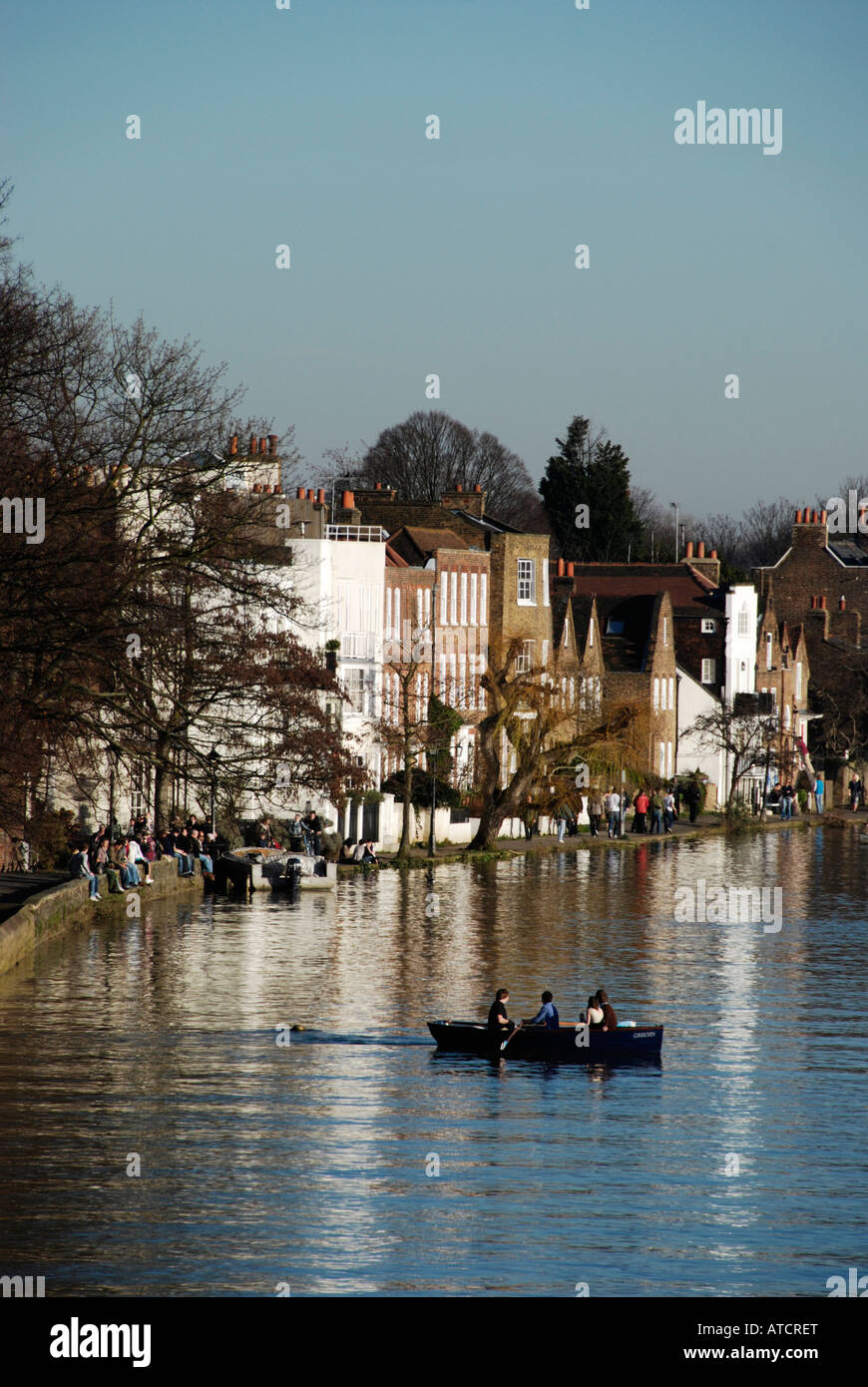 Chiswick bridge hi-res stock photography and images - Alamy