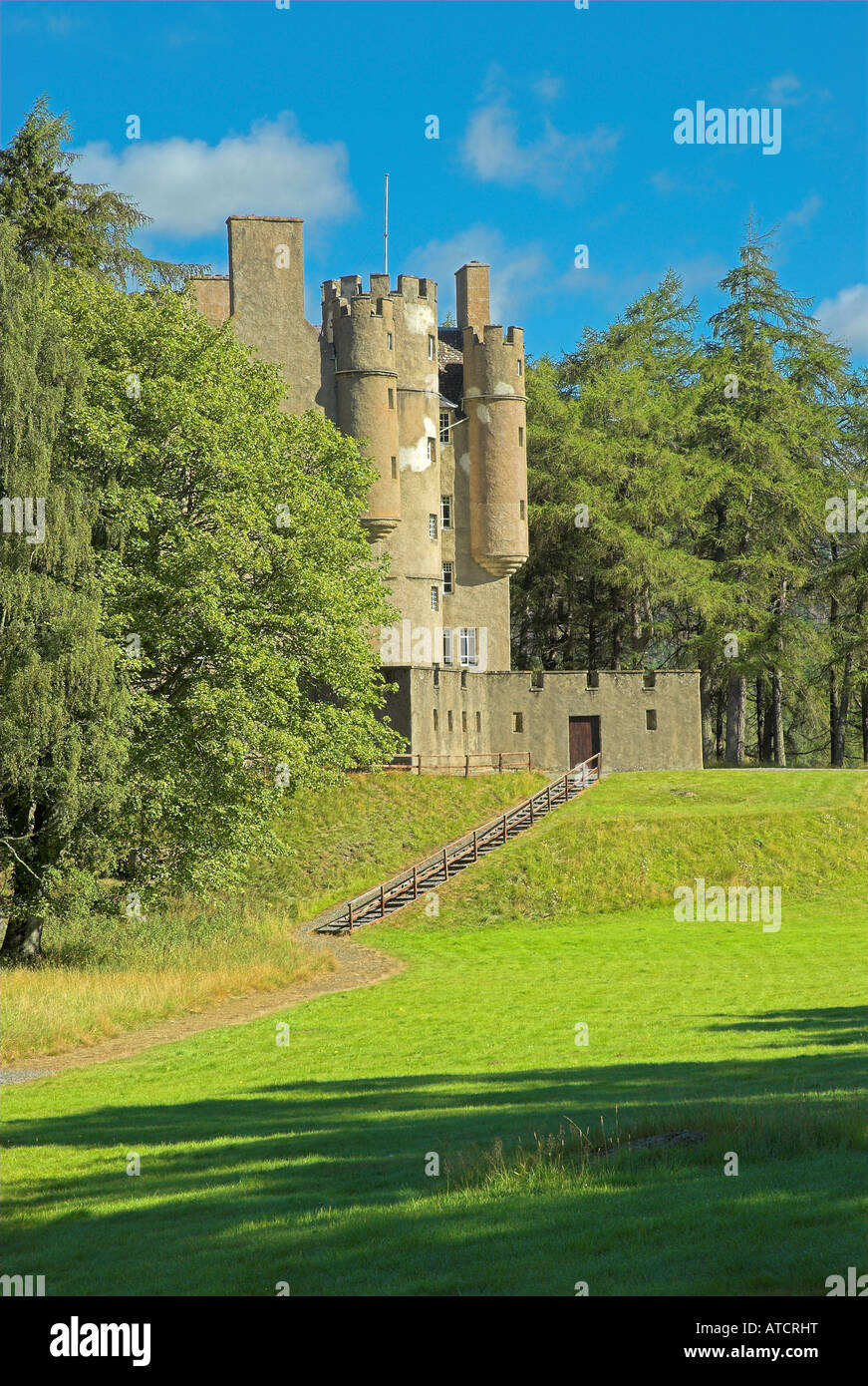 Invercauld castle hi-res stock photography and images - Alamy