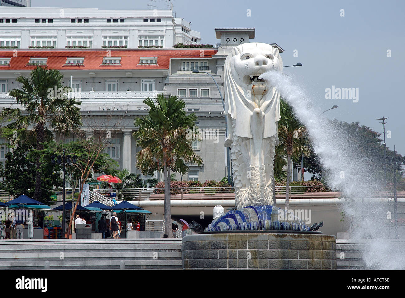 The Merlion sculpture on the waterfront in Singapore Stock Photo - Alamy
