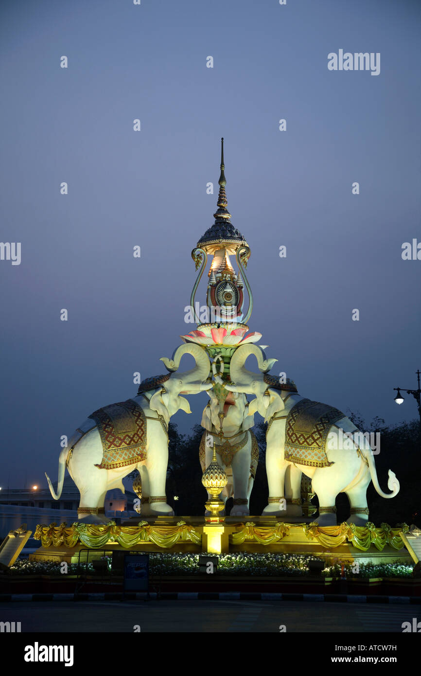 Thailand Bangkok Three Elephants statue Stock Photo - Alamy