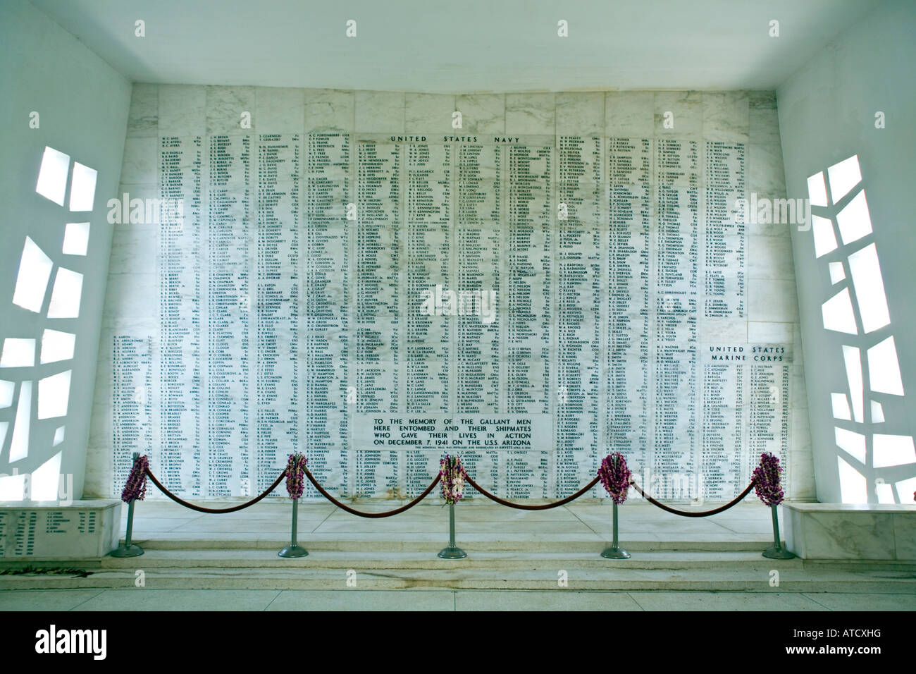 Uss arizona memorial monument hi-res stock photography and images - Alamy