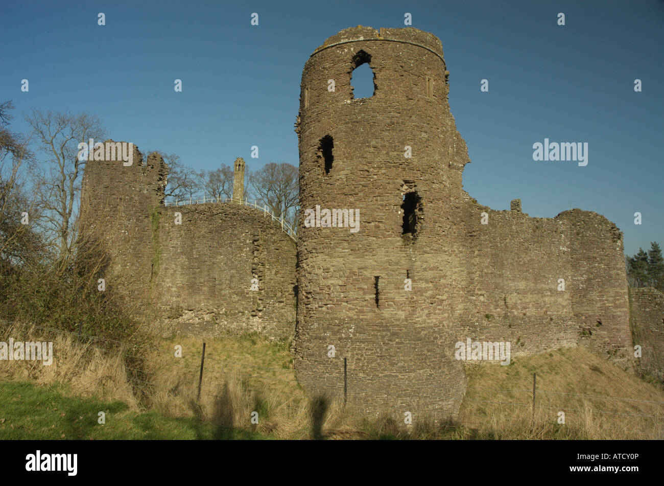 Castle walls with three round towers Stock Photo - Alamy