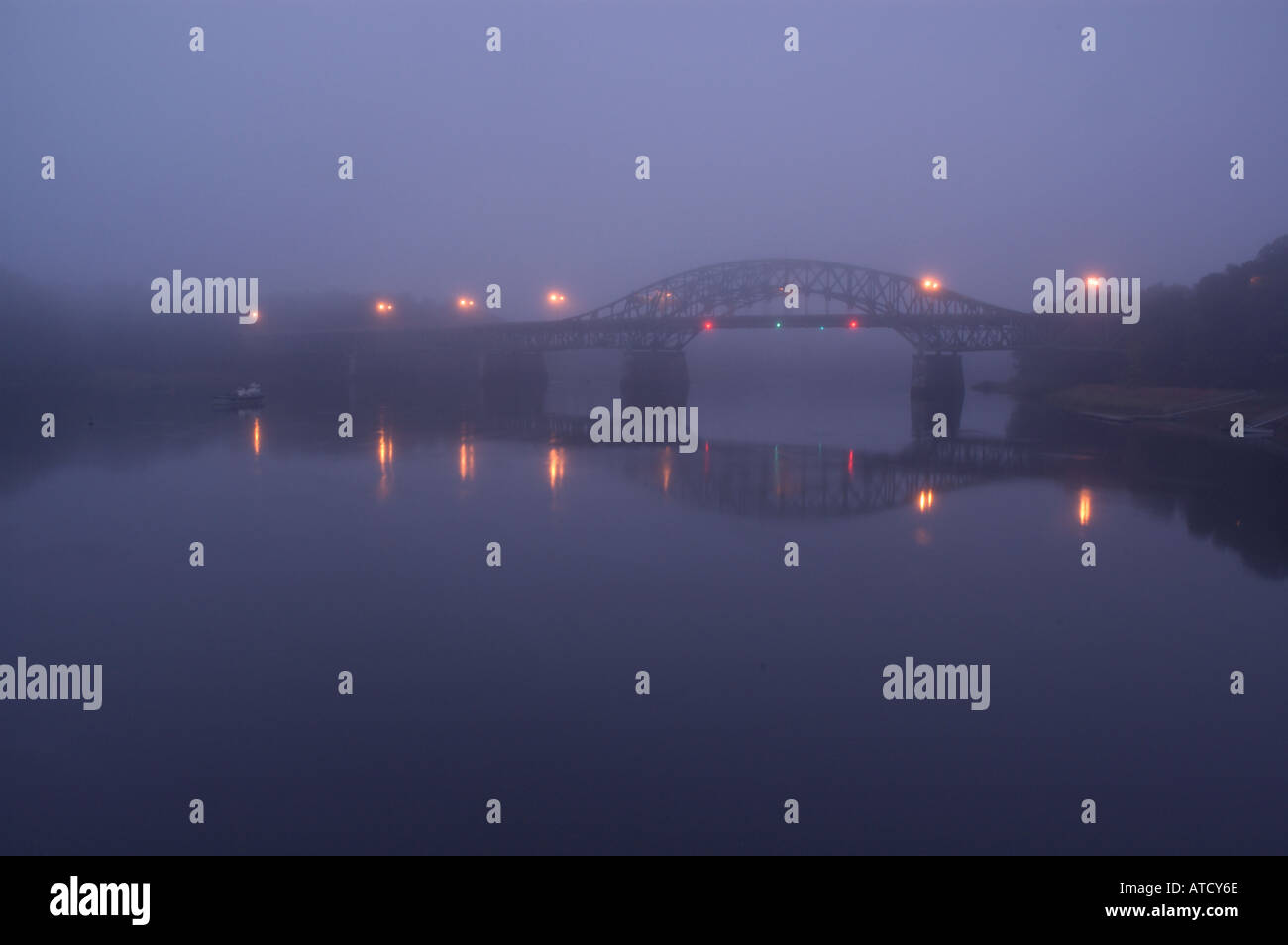 Merrimack river bridge hi-res stock photography and images - Alamy