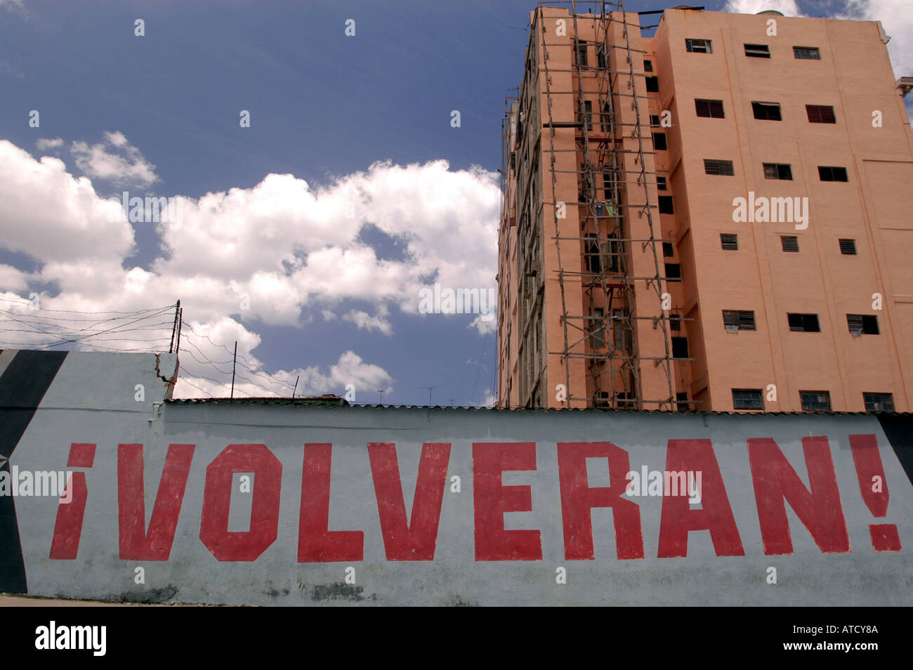 Volveran, political slogan in Havana Cuba Stock Photo - Alamy