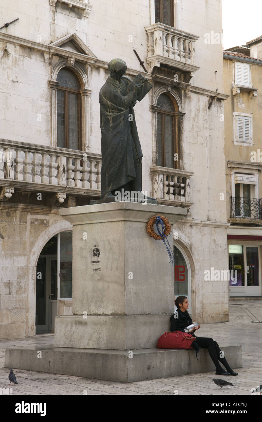 Split harbour statue hi-res stock photography and images - Alamy