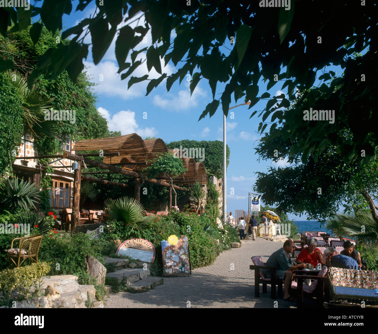 Harbour side cafe hi-res stock photography and images - Alamy