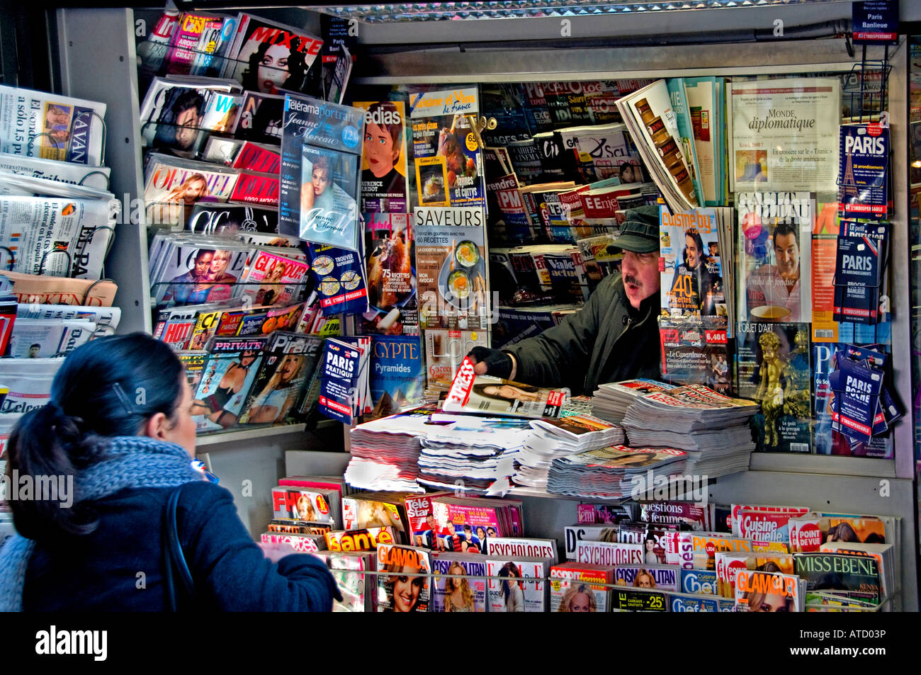 Newspaper billboard hi-res stock photography and images - Alamy