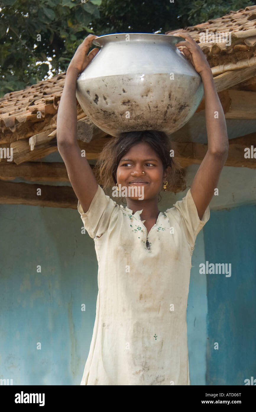 Indian Girl carrying a water jar on her head Stock Photo - Alamy