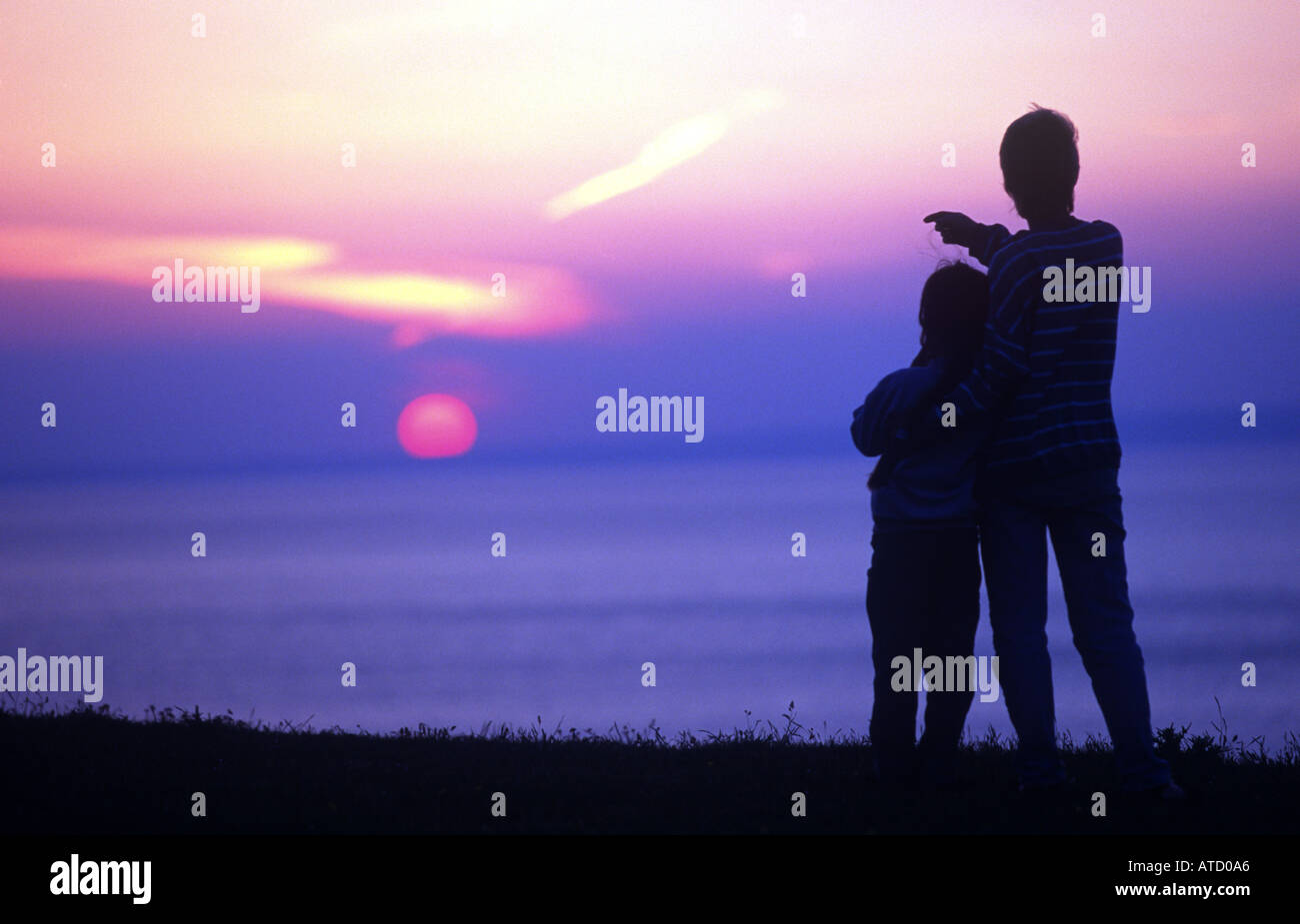 Watching sunset uk hi-res stock photography and images - Alamy